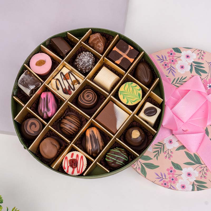 Send 21 Pieces Velvet Chocolates in Box Online | Rakhibazaar.com