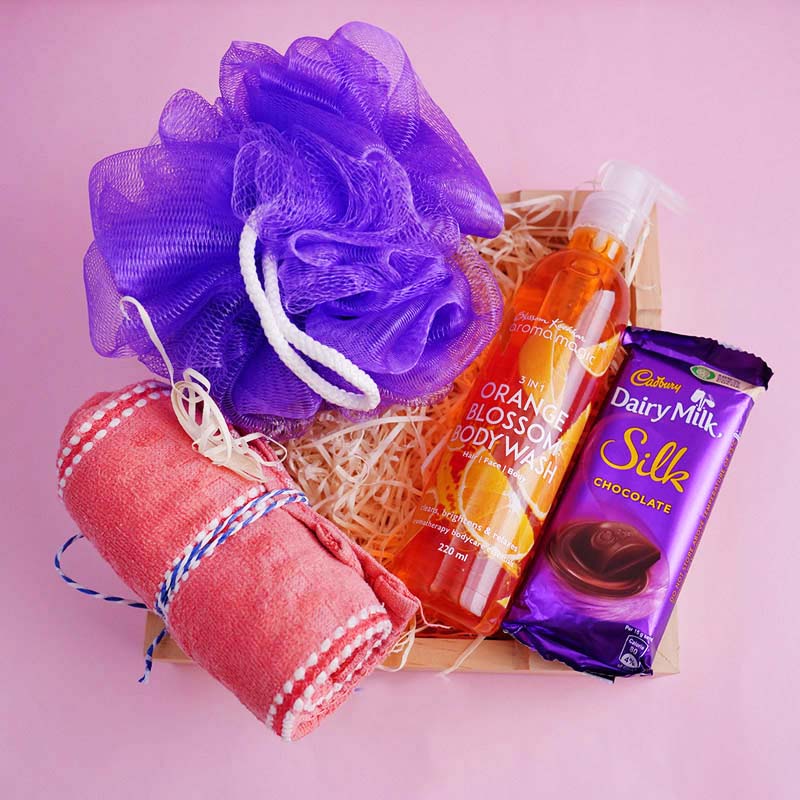 Send Mini Refreshing Kit for Her Online | Rakhibazaar.com